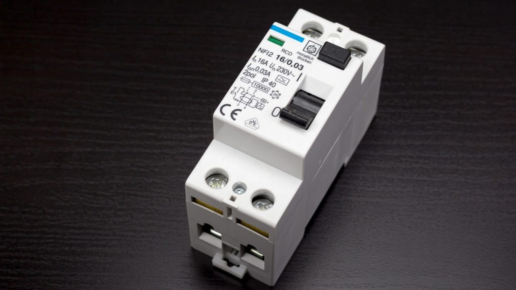 Comment bien choisir un disjoncteur électrique? – BPC Electrification
